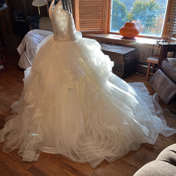 Vera Wang | Dresses | Vera Wang White Collection Wedding Gown | Poshmark